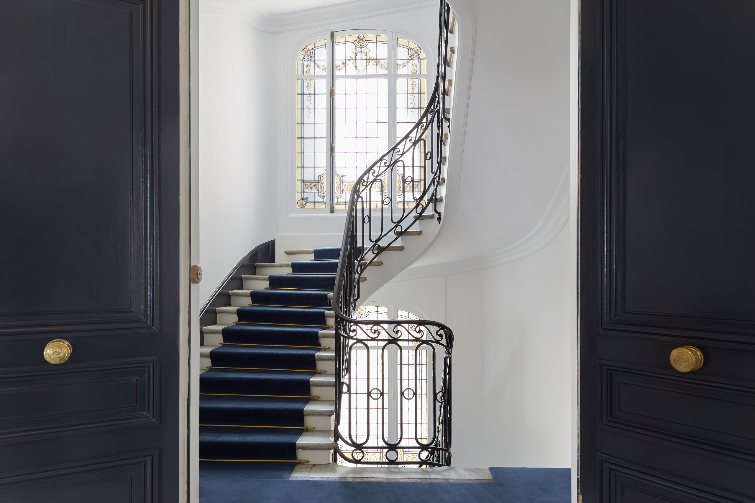 Inside A French Apartment Building NEVER TOO SMALL: Narrow,