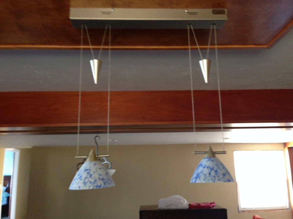 Need help identifying a lighting fixture for replacement shades