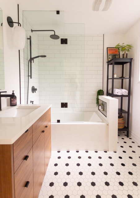 Mid-Century Modern Main Bathroom - Midcentury - Bathroom - Toronto - by ...
