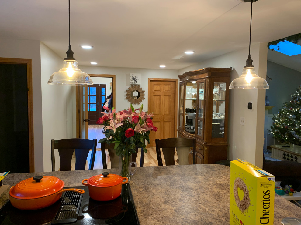 Harvest gold/golden oak trim