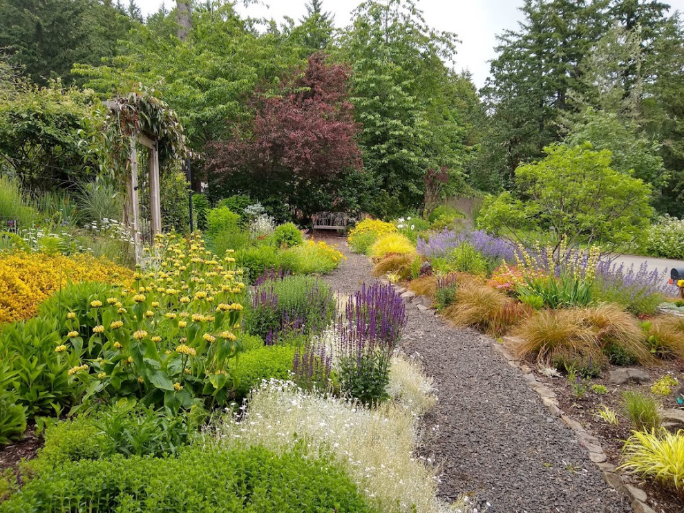 15 Ways to Create a Beautiful Water-Wise Landscape