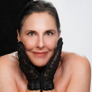 Lisa Sands's Instagram, Twitter & Facebook on IDCrawl