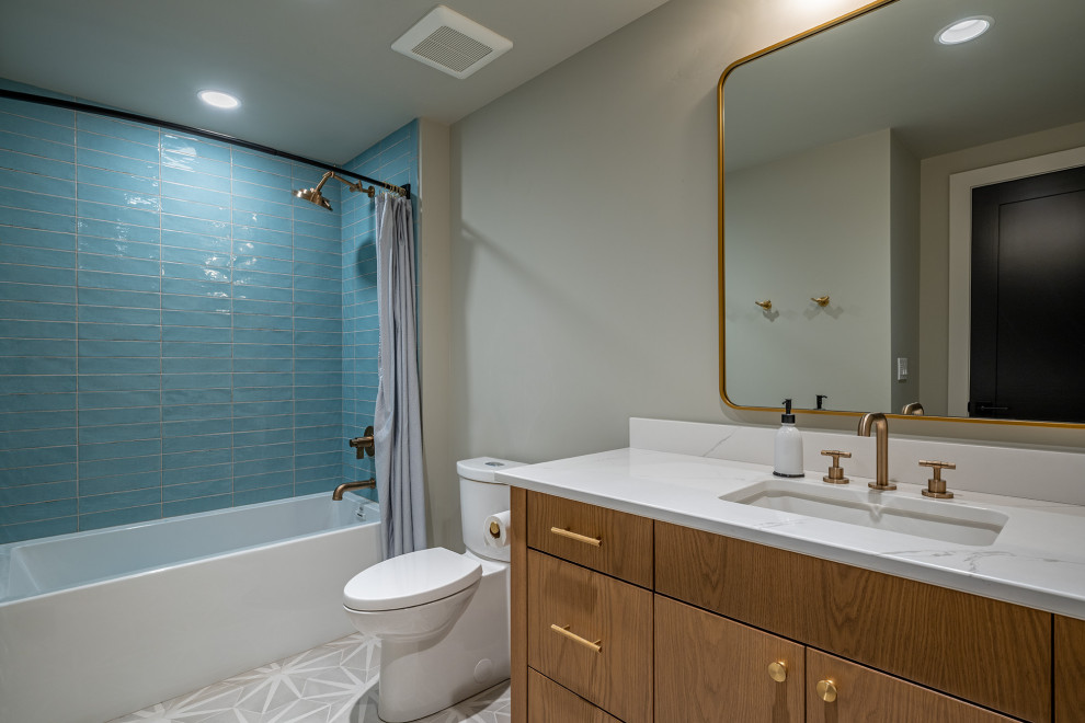 A Modern Ski Cabin - Rustic - Bathroom - Seattle - by MB Builders and ...