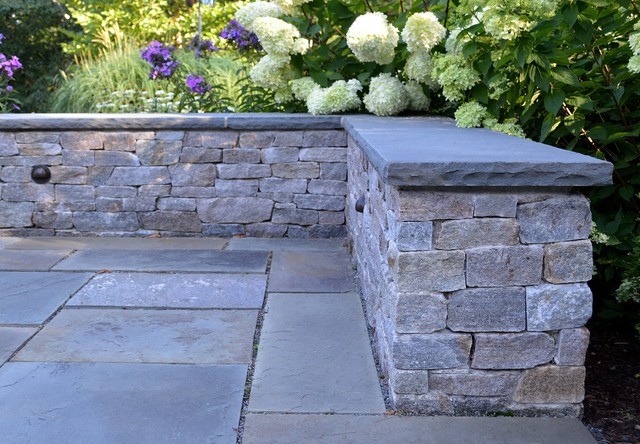 New England fieldstone veneer stone seat wall with bluestone cap ...