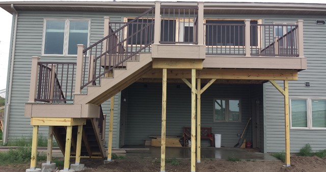 Trex Transcend Rope Swing Deck with Trex Reveal Bronze Rail - Modern ...