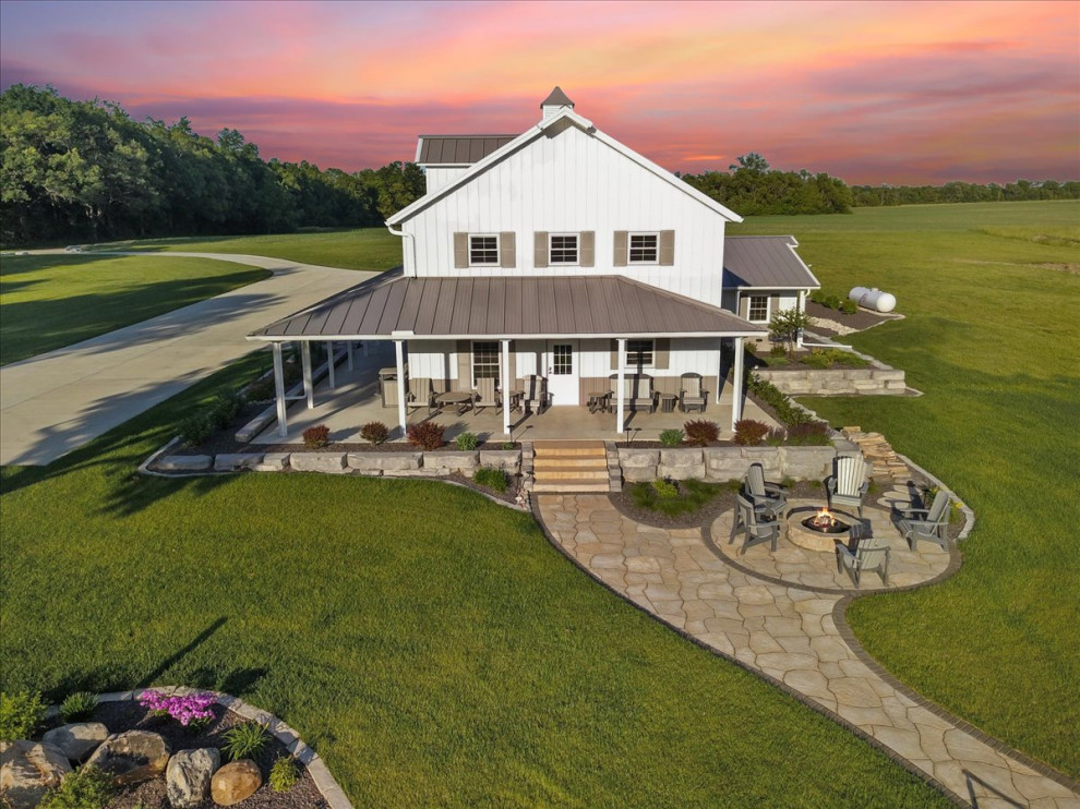 Barndominium - Rustic - Landscape - Chicago - by Bellas Landscaping | Houzz