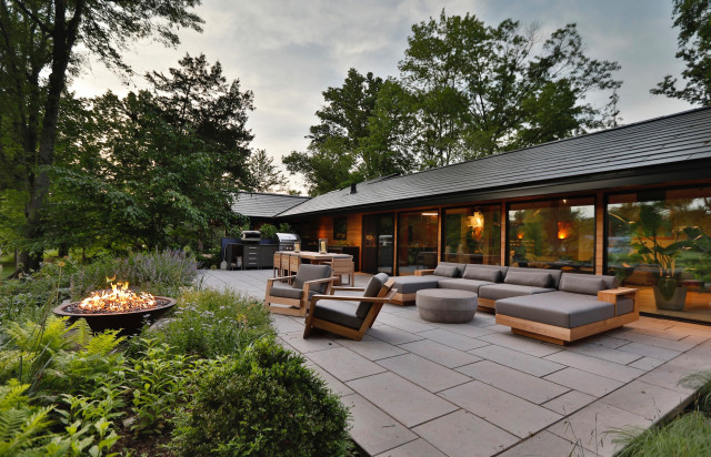 Yard of the Week: Contemporary House Meets Naturalistic Gardens
