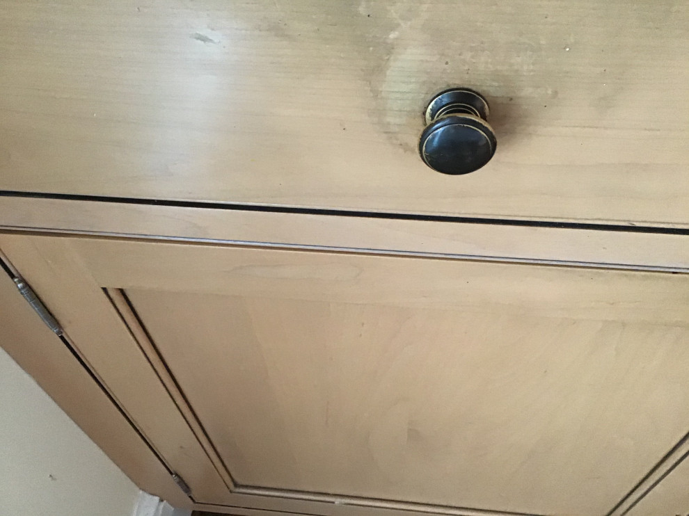 Get a Grip on Kitchen Cabinets With the Right Knobs and Pulls
