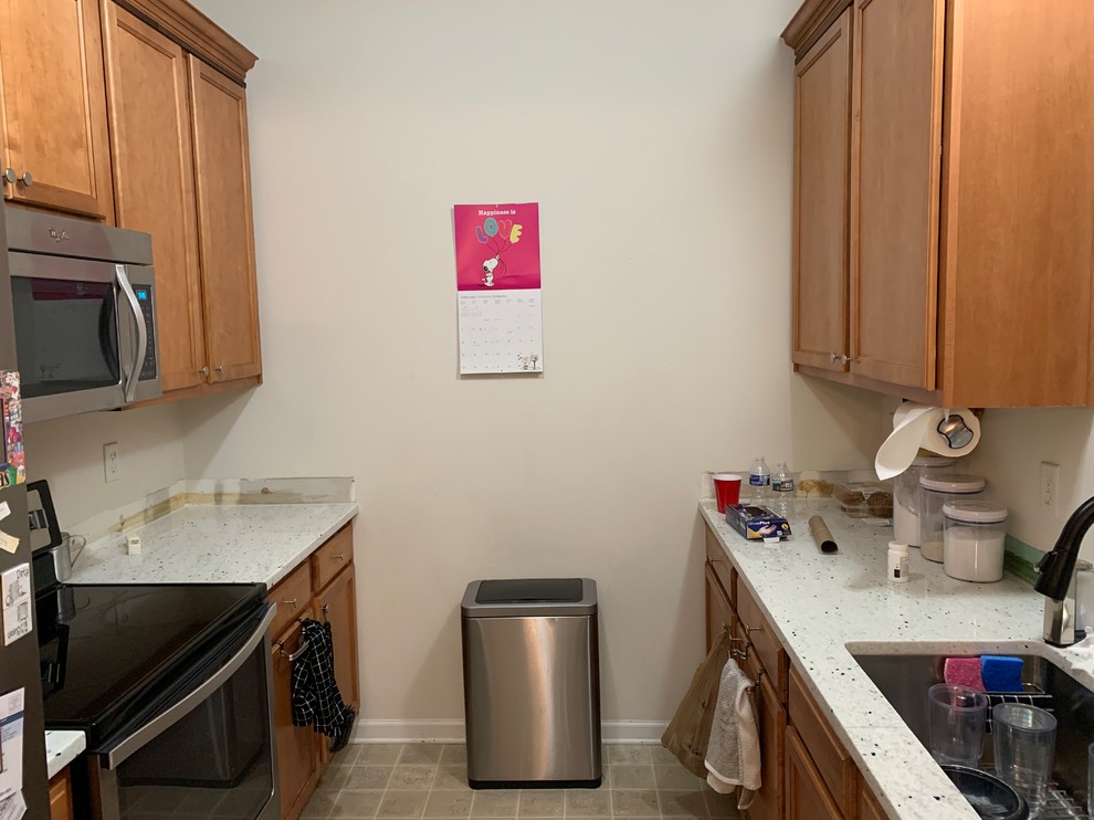 White subtile entire kitchen