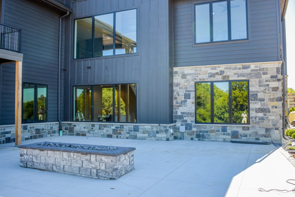 Modern Black Horse Ashlar Home - Traditional - Exterior - Omaha - by Edward's Stone | Houzz