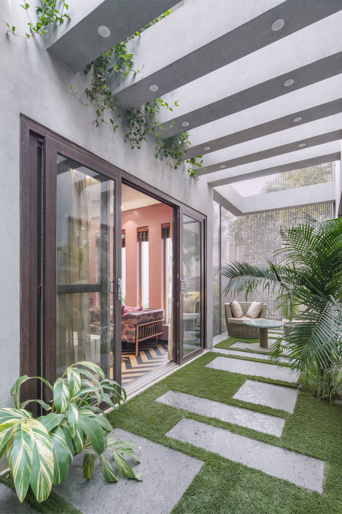 India Latest In Home Gardens Design The Role Of Courtyards In Modern