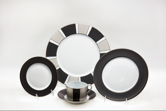 Eclipse Dinner Plate - Transitional - Dinner Plates - by L.V. Harkness ...