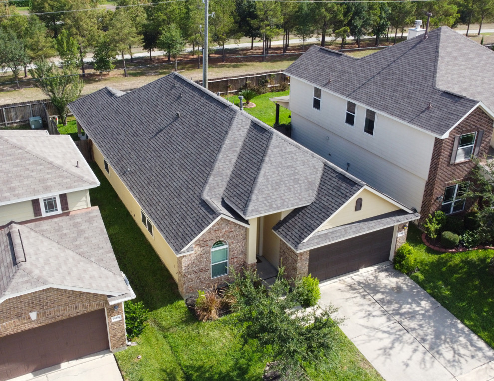 CertainTeed Landmark roof in Weatherwood - Traditional - Exterior ...