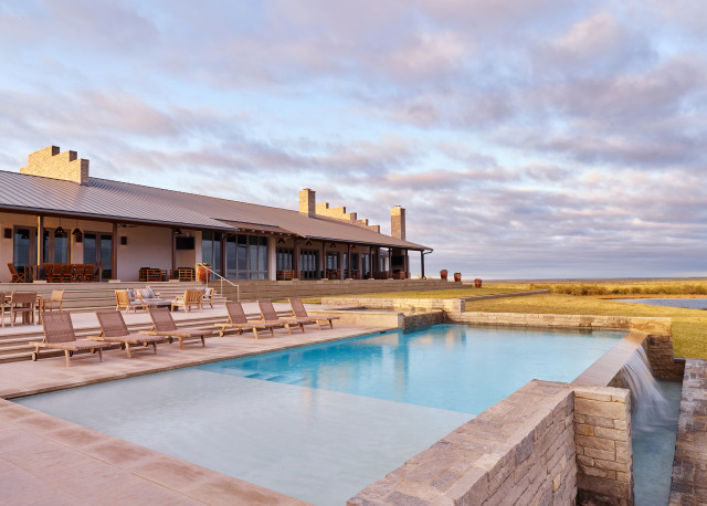 Ranch Compound - Rústico - Piscina - Austin - de Ashby Collective | Houzz