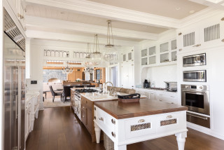 Shingle Revival - Traditional - Kitchen - New York - by Daniel Contelmo ...