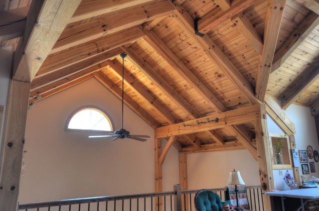 Craftsman Living Room With Beams