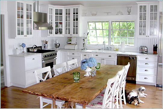 Picnics Go Inside: Wooden Tables in the Kitchen