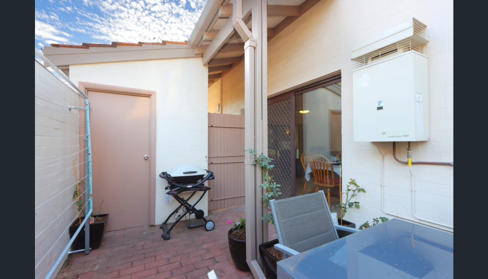 Looking for design ideas for a small ugly courtyard! | Houzz AU