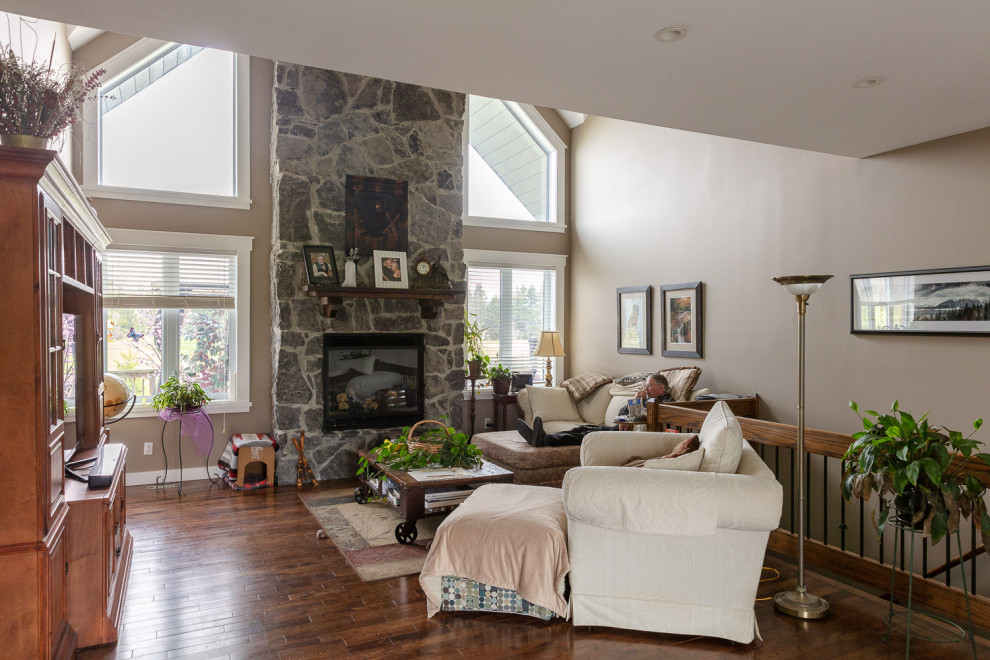 Need help choosing colours for semi open concept livingroom & kitchen