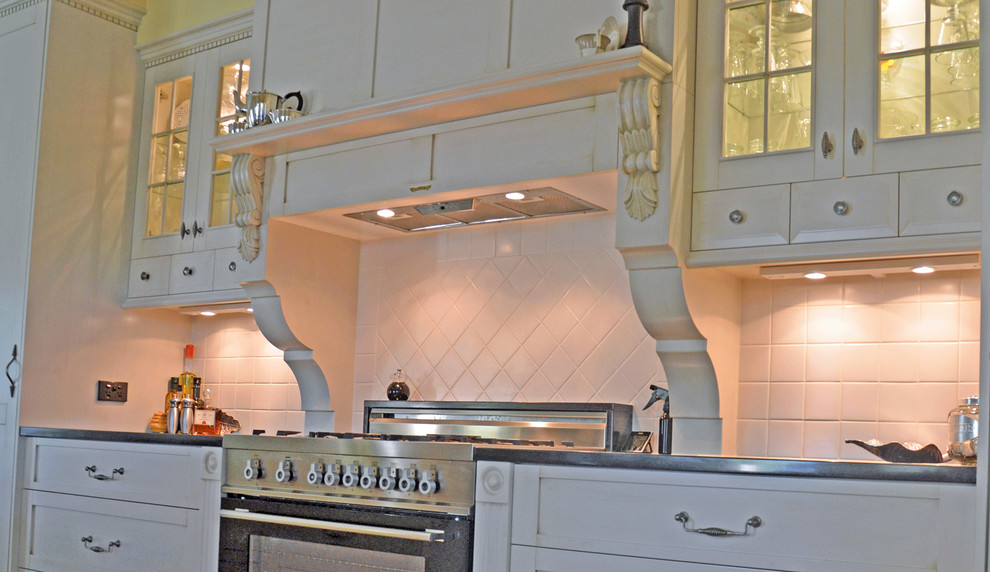 Kitchen Splashback - Farmhouse - Kitchen - Brisbane - by Haddon ...