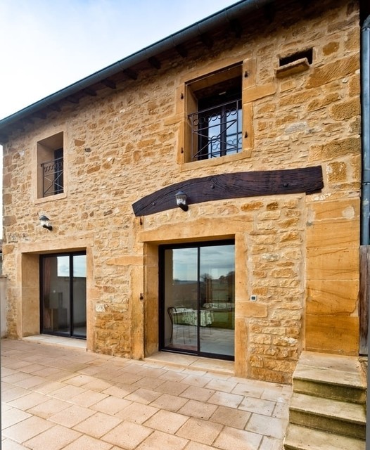 Réhabilitation hangar en habitation - maison en pierres dorées - Lyon ...