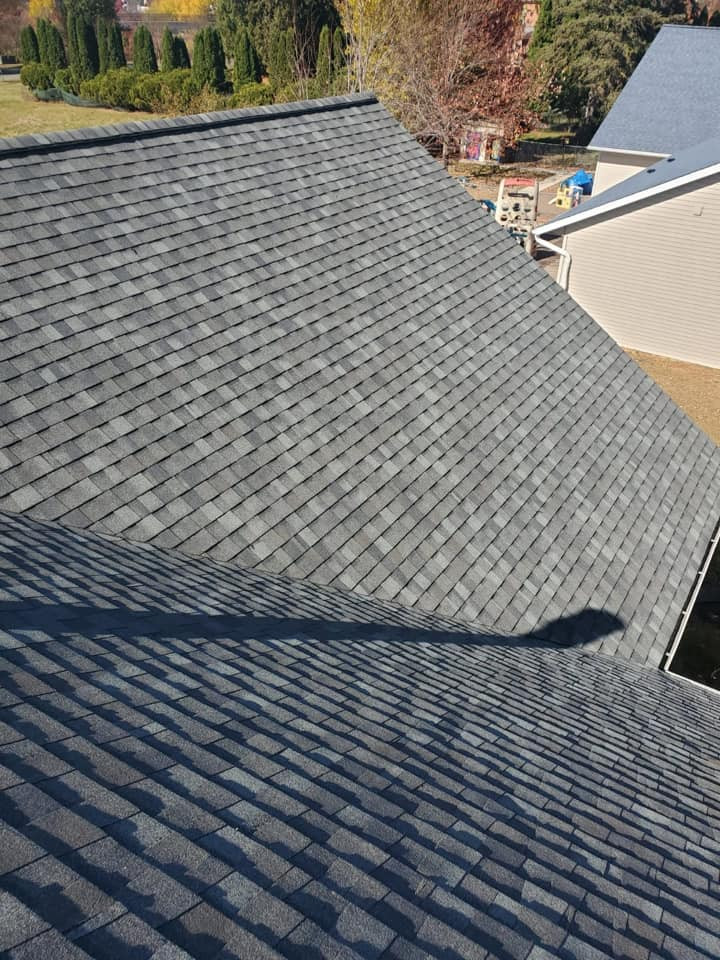 CertainTeed Landmark installed in Georgetown Gray on an office building ...