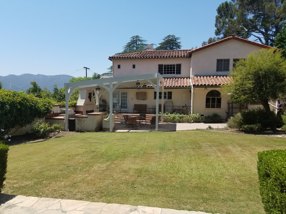 Expansive Turf Lawn - Mediterranean - Garden - Los Angeles - by FormLA ...