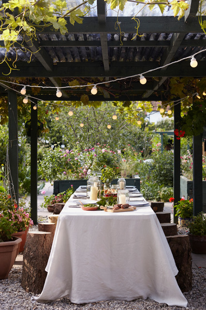 Dreamy Garden Dining Spots to Lure You Outdoors All Year Round | Houzz IE
