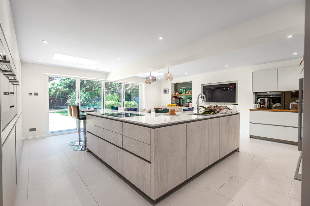 A Multi-Functional Kitchen for All the Family to Enjoy - Contemporary ...