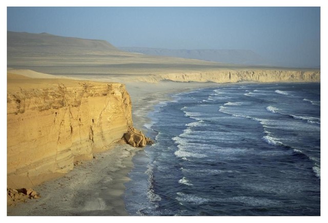 Atacama Desert, Sea Cliffs And Pacific Ocean, Paracas Peninsula, Peru ...