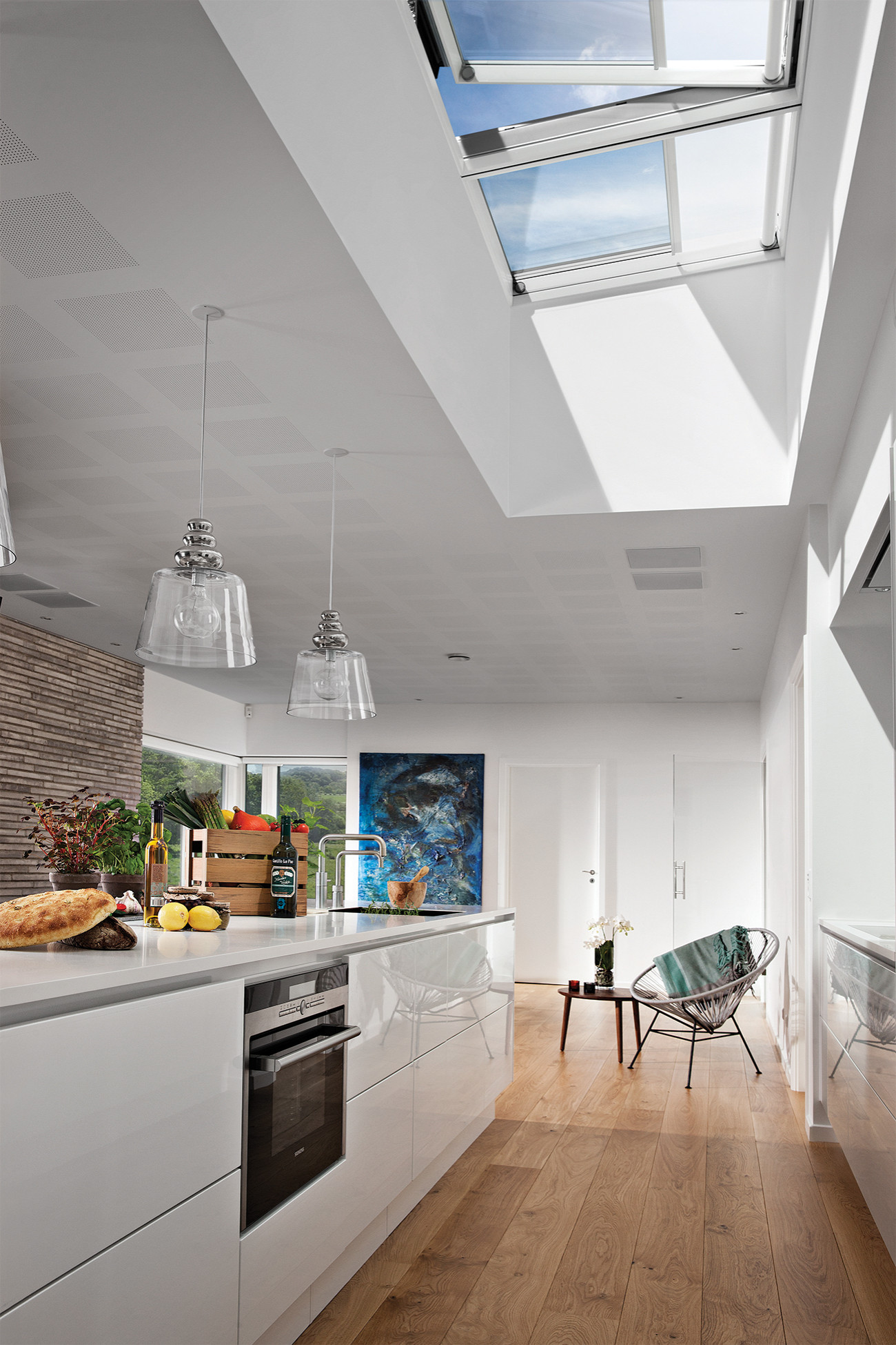Las Ventanas Modernas Y La Pendiente Del Techo Se Cruzan