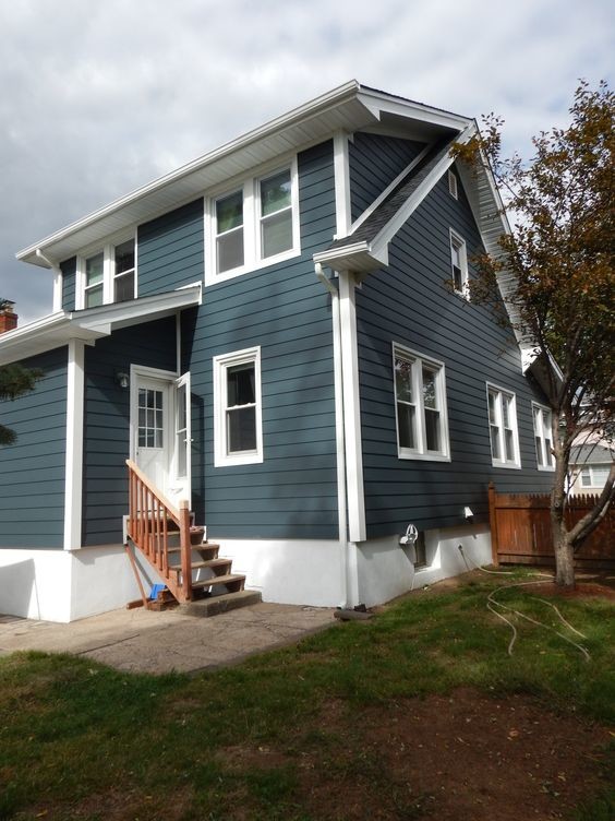 Royal Celect Siding for Small Residential House - Craftsman - New York ...