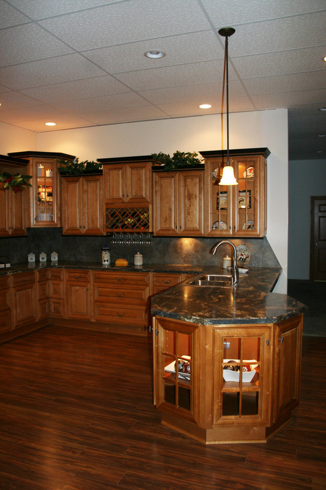 Mocha Kitchen Cabinets Home design - Traditional - Kitchen - Columbus ...