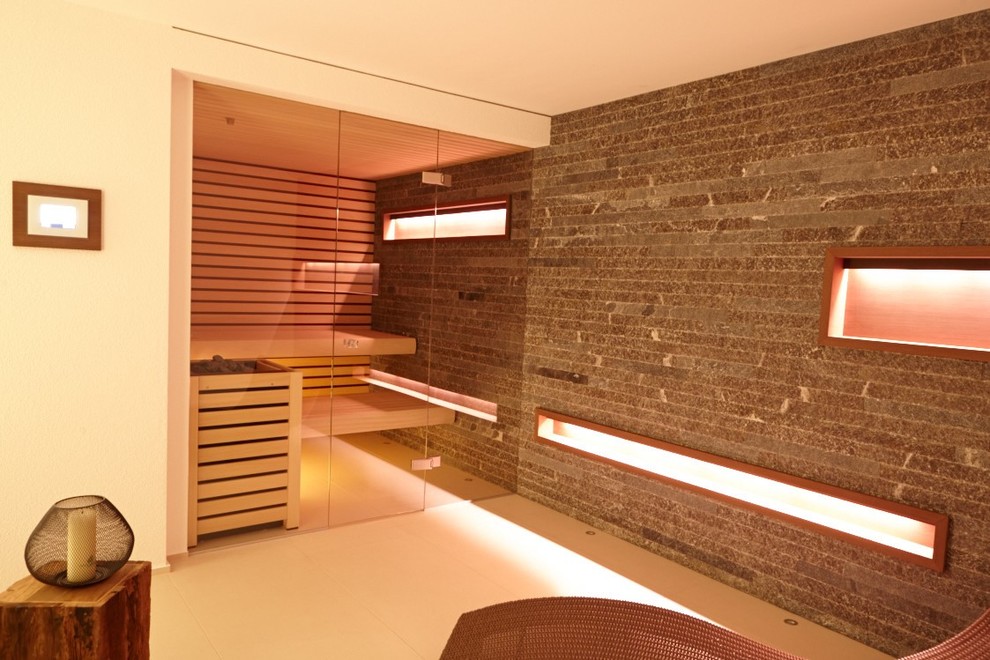 Moderne Designsauna im Wellnessraum in der Schweiz - Contemporary ...