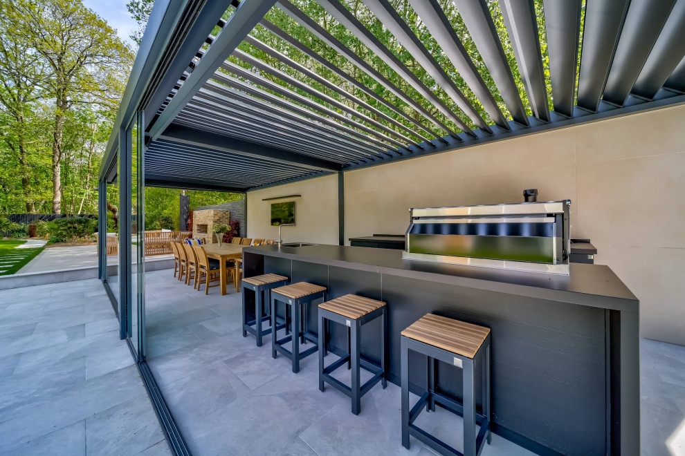Spacious outdoor lounge with pergola - Contemporary - Patio - London ...