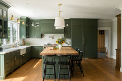 10 Stylish Kitchen Islands That Invite Conversation