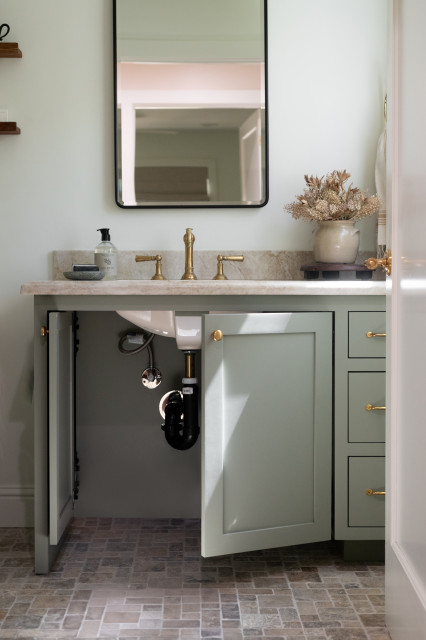 Bathroom of the Week: Charm and Accessibility in 56 Square Feet