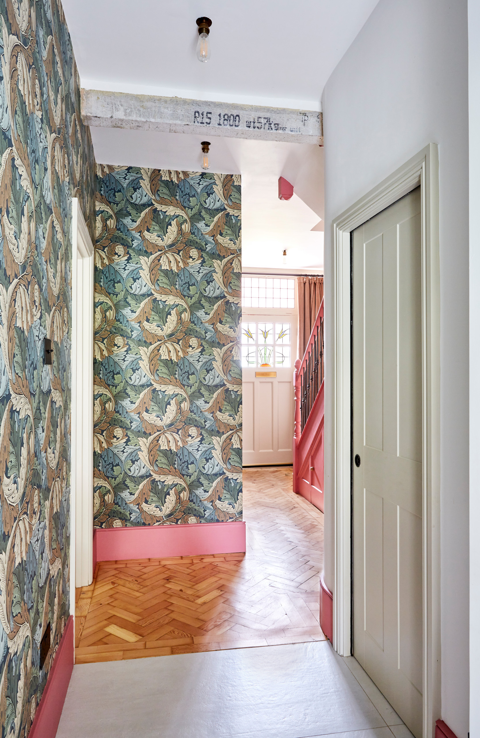 Houzz Tour: Modern and Vintage Mix Beautifully in a Period Home