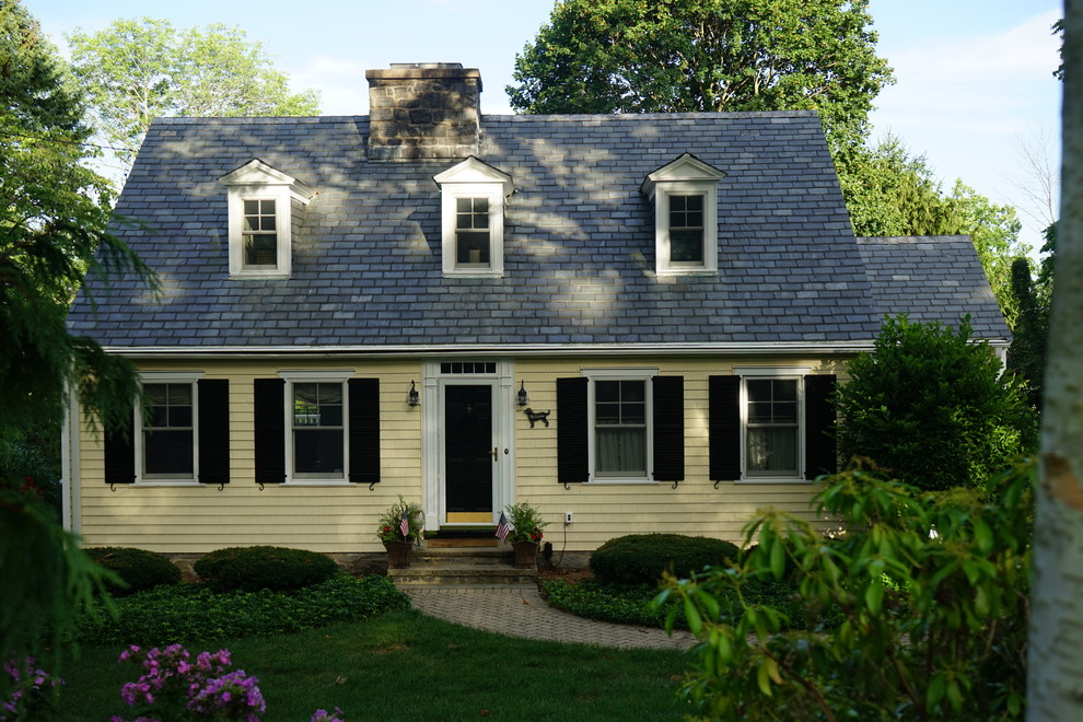 Alside Pelican Bay, Adobe Cream, Cape Cod Cedar Shake Siding. North ...
