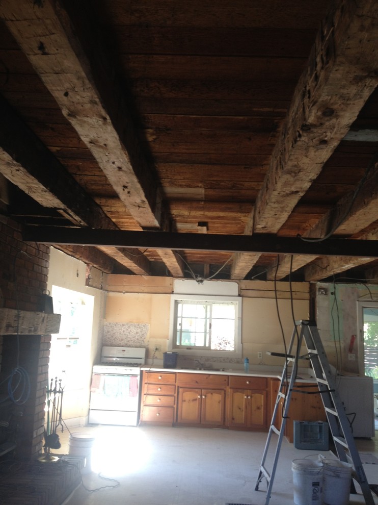 200 year old home hand hewn beams under ceiling ... Ideas to hide wir