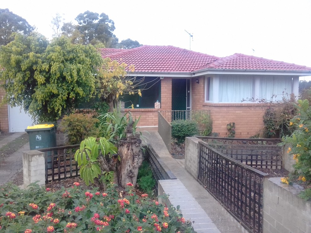 Updating the front of a 1970s brick veneer and redoing the garden ...