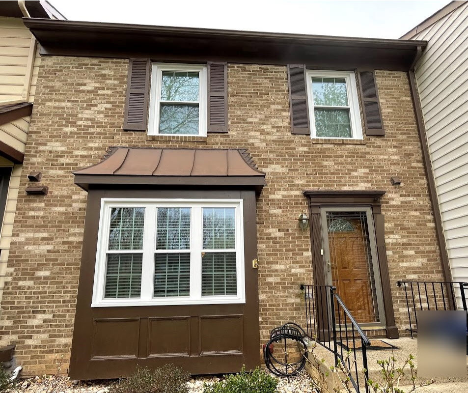 Choosing exterior color for brown bricks townhouse
