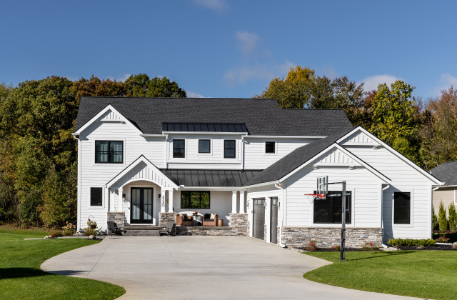 Modern Farmhouse Custom Home - Minimalistisch - Häuser - Detroit - von ...