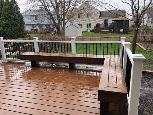 Trex Deck with Trex Benches - Chicago - by Platinum Decking | Houzz