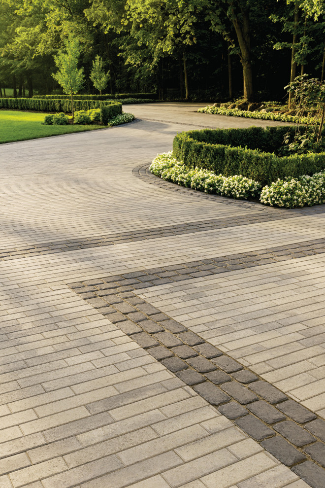 Traditional Curved Driveway with a Sophisticated Inlay Design ...