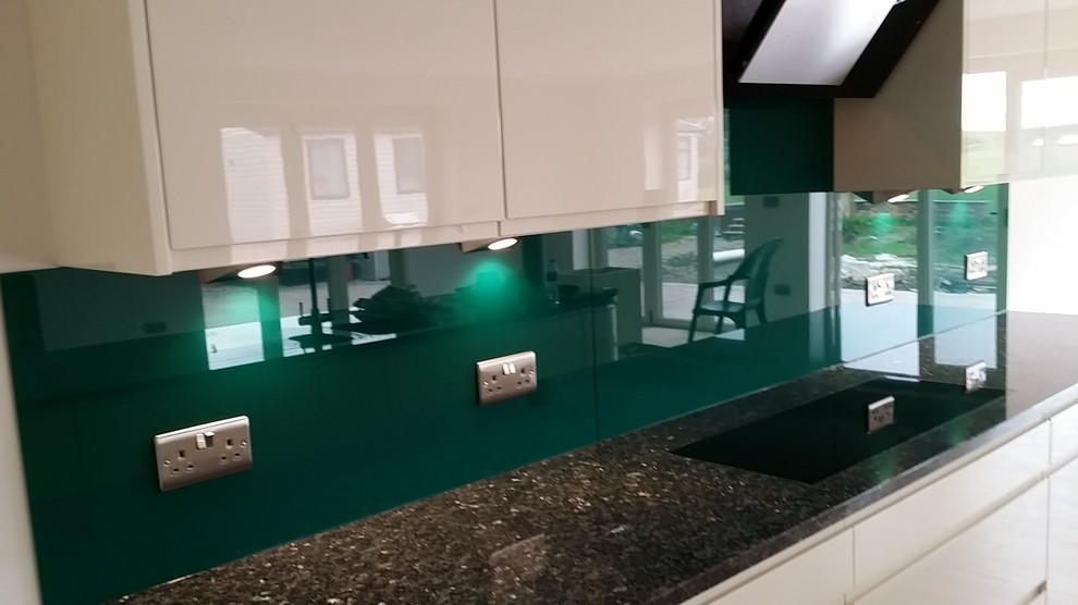 Emerald green glass splashbacks in North Yorkshire - Kent - by Glass ...
