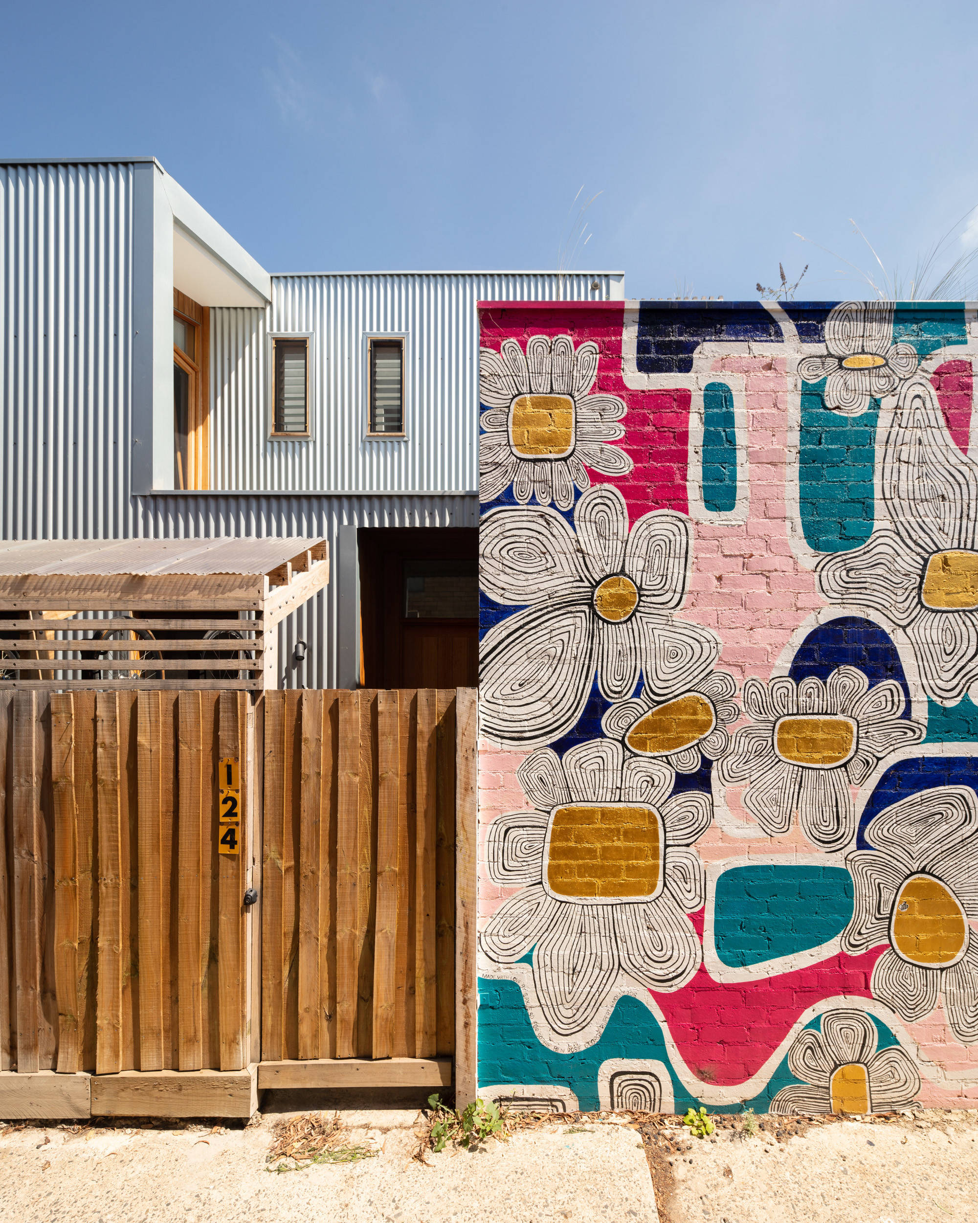 Bungalow-Style Family Home Designed to Create Community