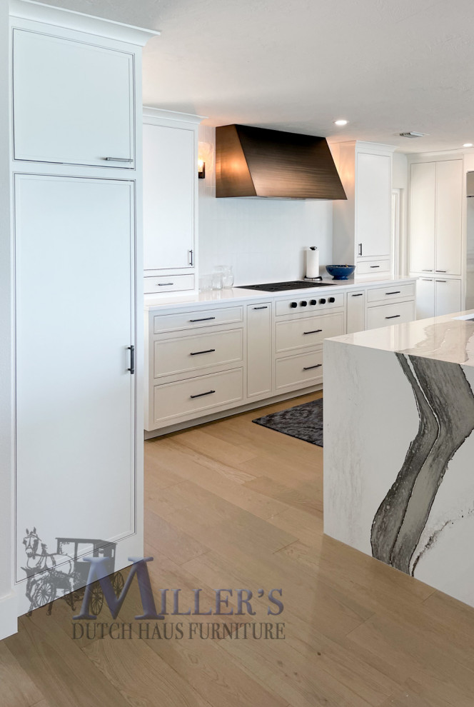 White Coastal Siesta Key Kitchen - Beach Style - Kitchen - Tampa - by ...