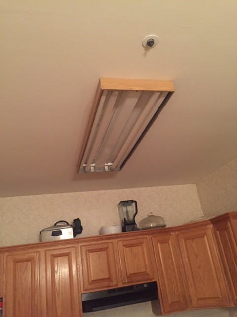 Fluorescent light in Kitchen
