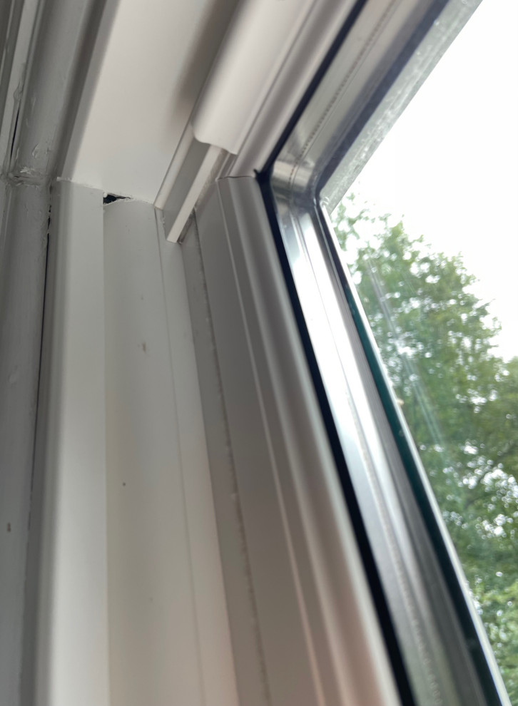 Inserts window replacement installation supposed to look like this??